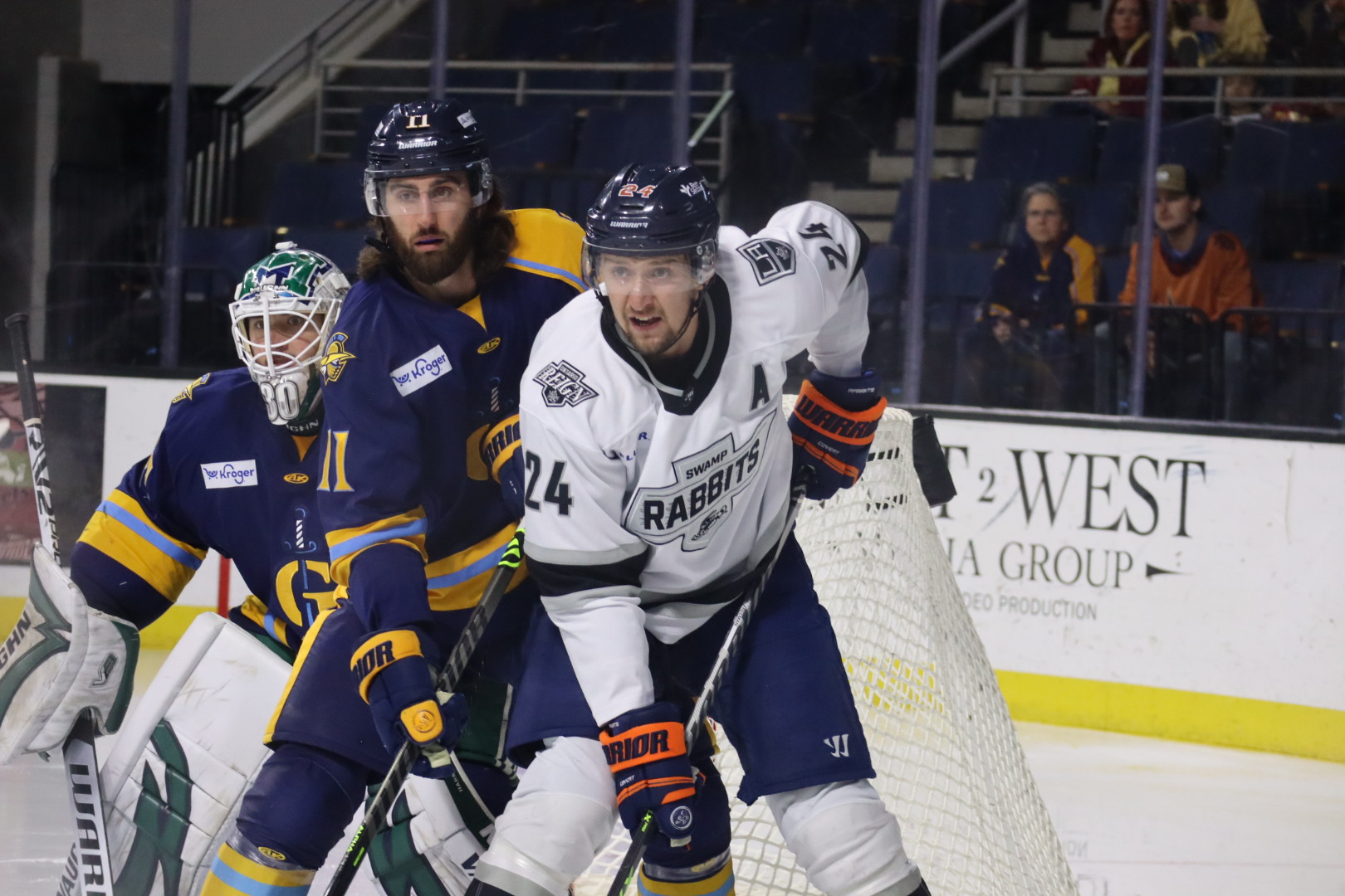 Glads Grab Thrilling Late 5-4 win vs Swamp Rabbits – Chicks Into Sports